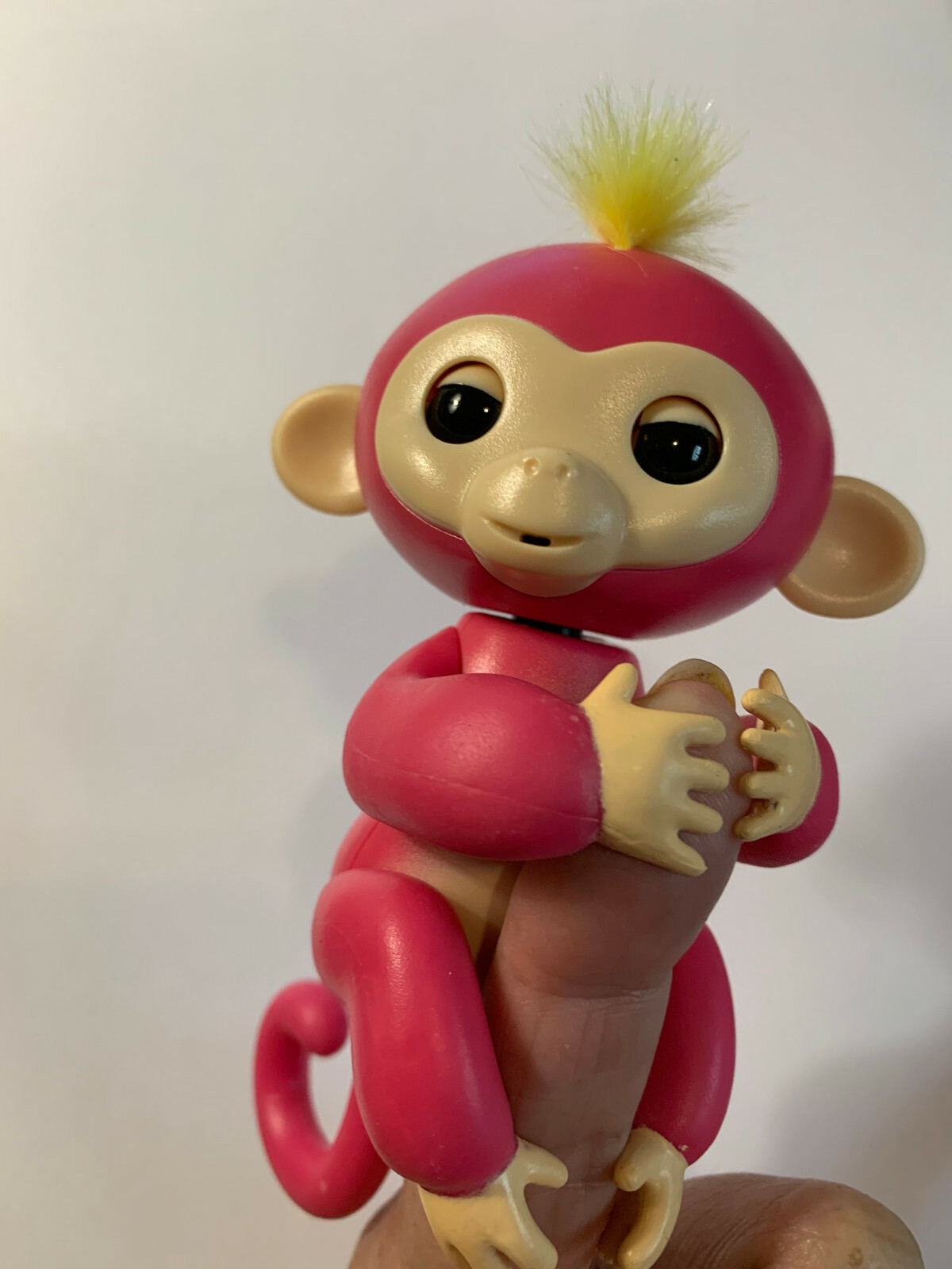 Fingerlings Interactive Baby Monkey Bella WowWee Finger Toy Pink Yellow ...