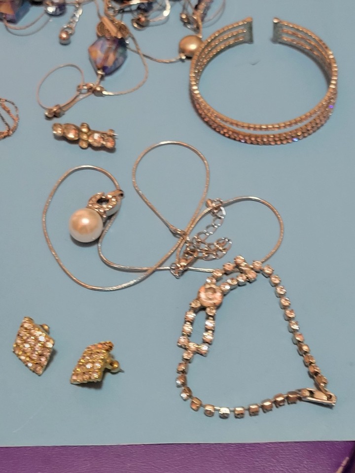 Vintage Costume Jewelry 60+ Necklaces, Brooches, Bracelets Wearable ...