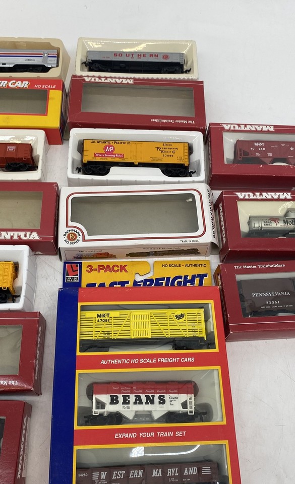 Assorted Multicolor HO Scale Freight Cars Train Set With Track And ...