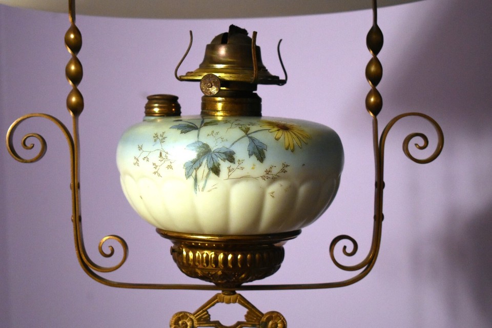 ANTIQUE HANGING LIBRARY PARLOR OIL LAMP SLANT SHADE | eBay
