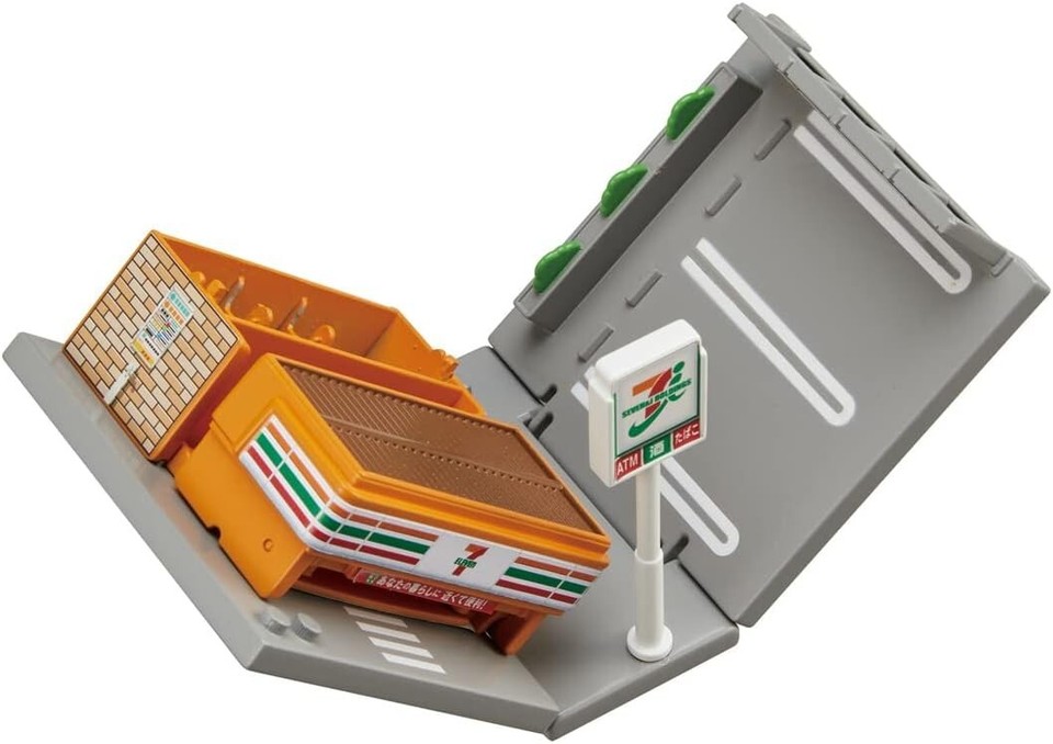 Tomica 7 Eleven Convenience Store & 711 Isuzu Elf Truck Model Set ...