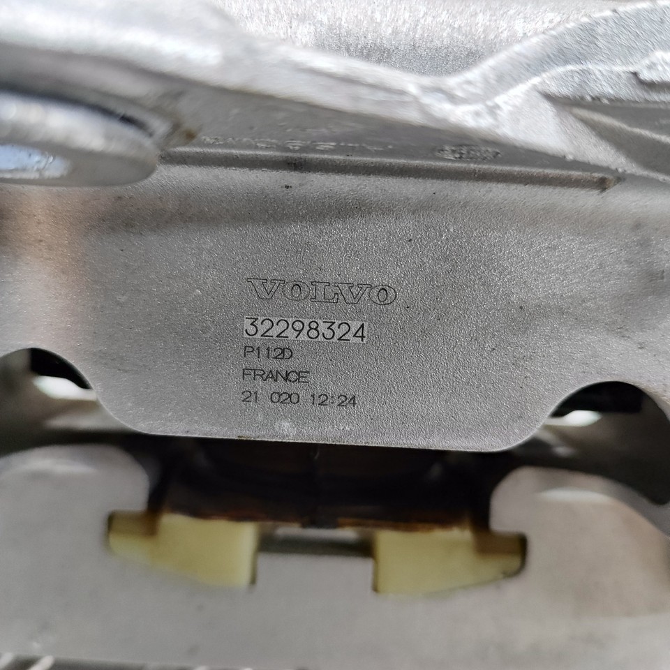 VOLVO XC40 536 Right Side Engine Mount 32298324 1.5 Petrol 120kw 2021 ...