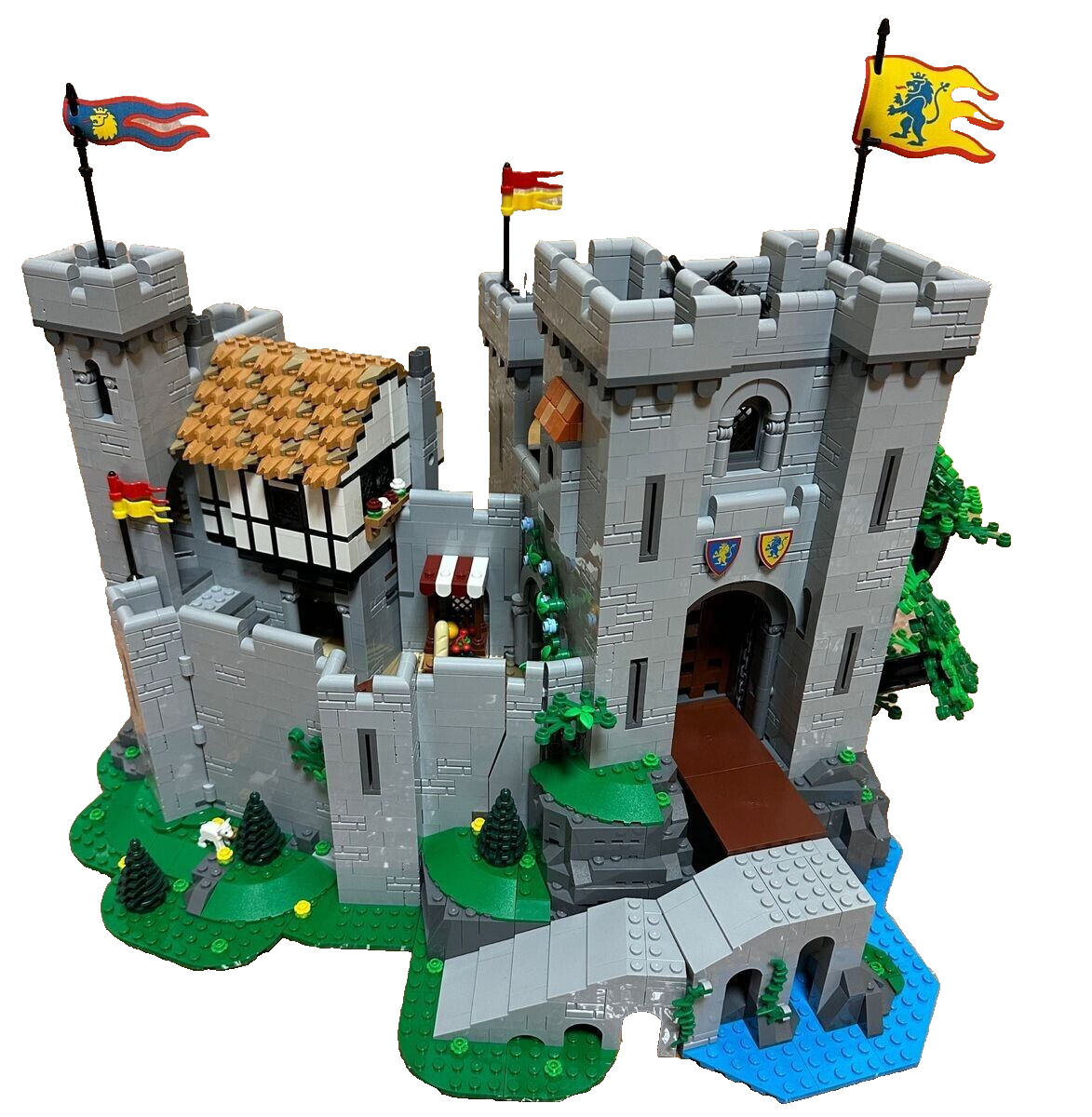 LEGO Icons 10305 Lion Knights' Castle No Box No Minifigure 673419355766 ...