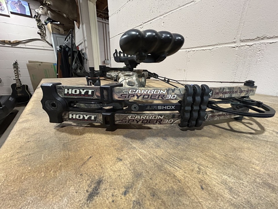 Hoyt Carbon Spyder 30 60-70# 29” DL Bow With Sight, Rest, & Quiver | eBay