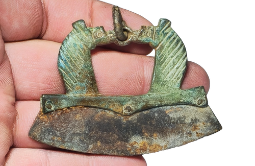 RARE ANCIENT BRONZE CELTIC RAZOR DETAILED WITH DOUBLE HORSE 39 GR 80 MM ...