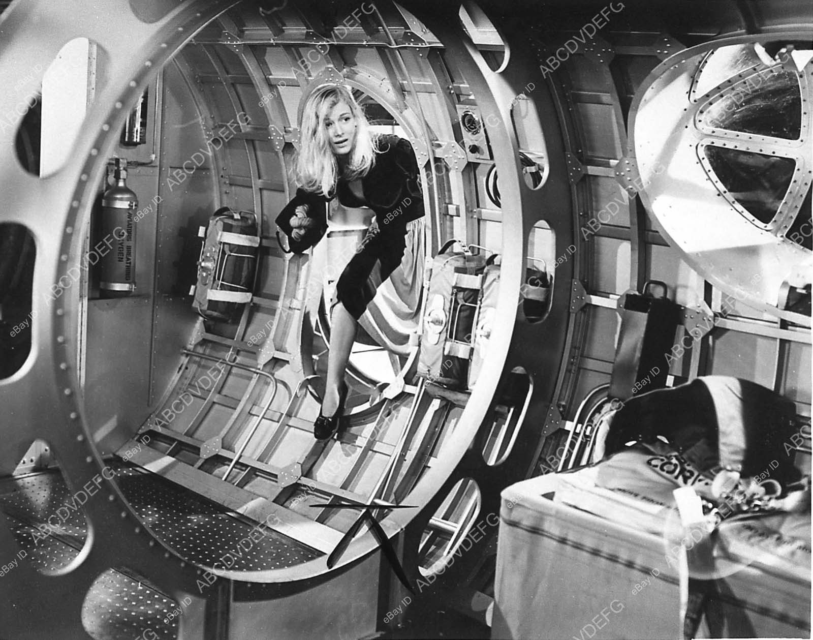 1249-033 Veronica Lake about to stowaway film I Wanted Wings 1249-33 ...