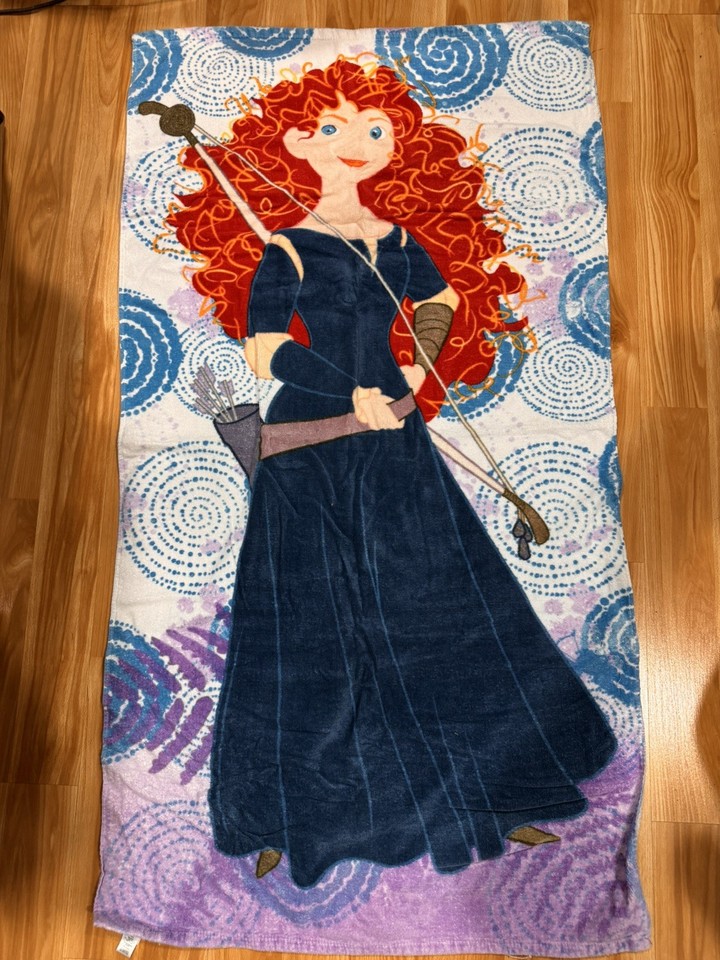 Disney Store Merida Brave Beach / Pool Towel | eBay.de