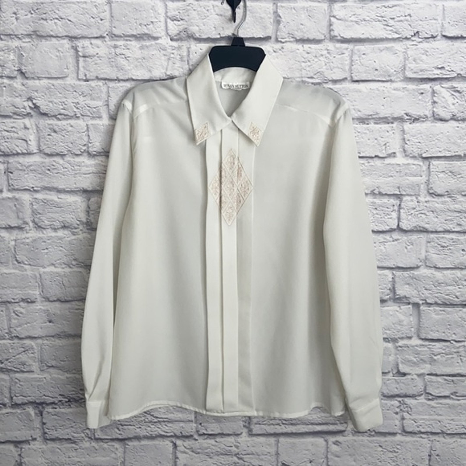 Vintage Susan Hutton Sheer Off White Hidden Button Do… - Gem