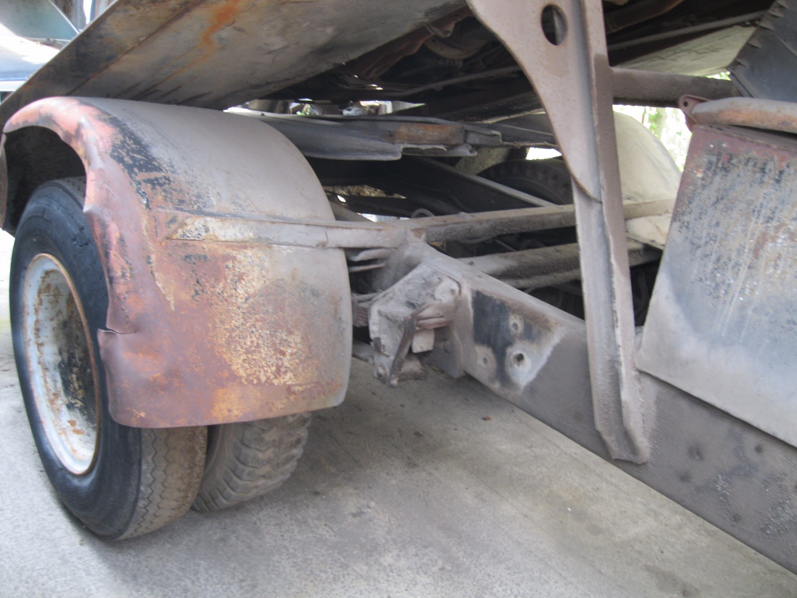 F600 Wrecker Tow Truck BOND ramp 75 Ford with 330 & 4 speed 2 speed ...