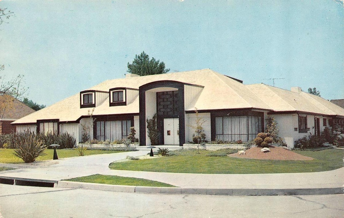 Liberace Hollywood Hills Mansion Iconic Bel Air Mansion Owned By Zsa