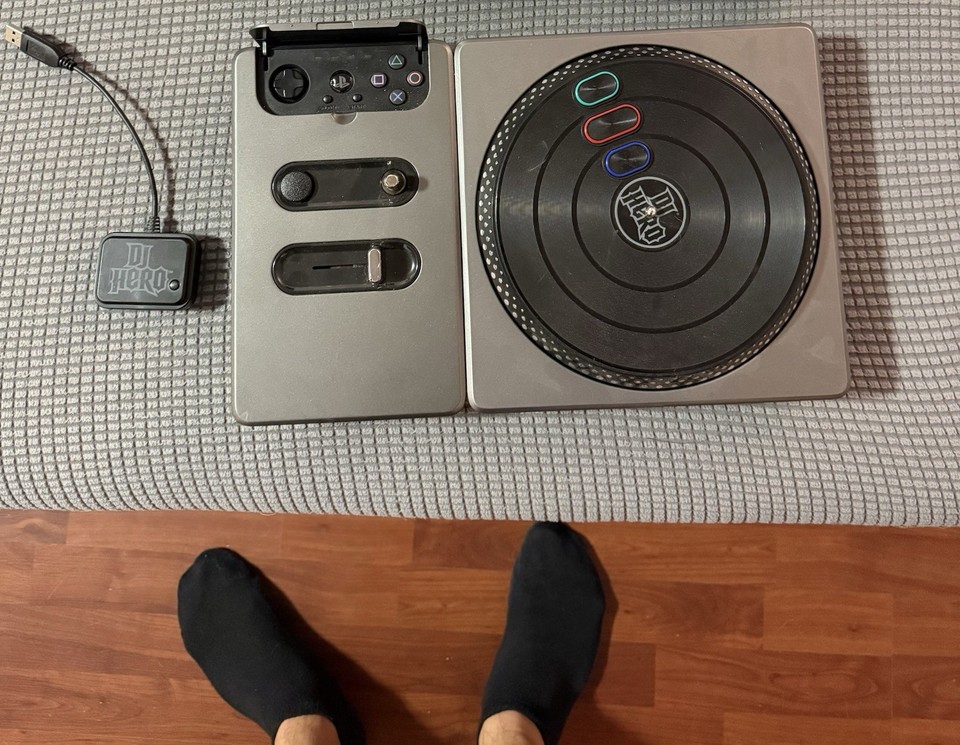 DJ Hero PS3 PlayStation 3 Bundle Turntable Dongle & DJ Hero Game ...