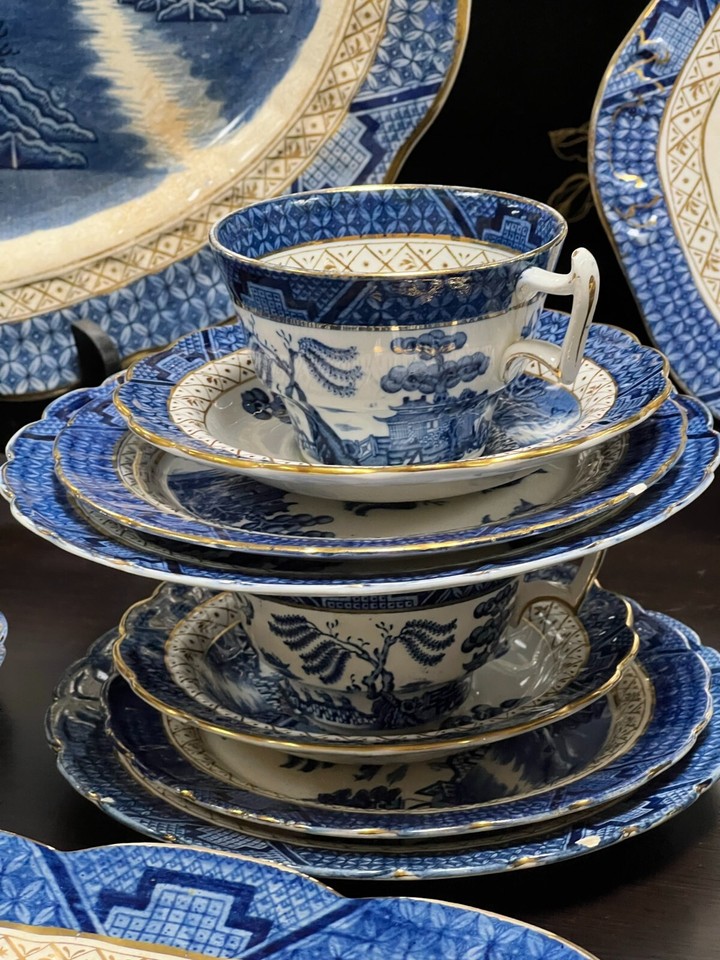 HUGE ANTIQUE SET “Real Old Willow” Dinner Set. 128 Pieces | eBay