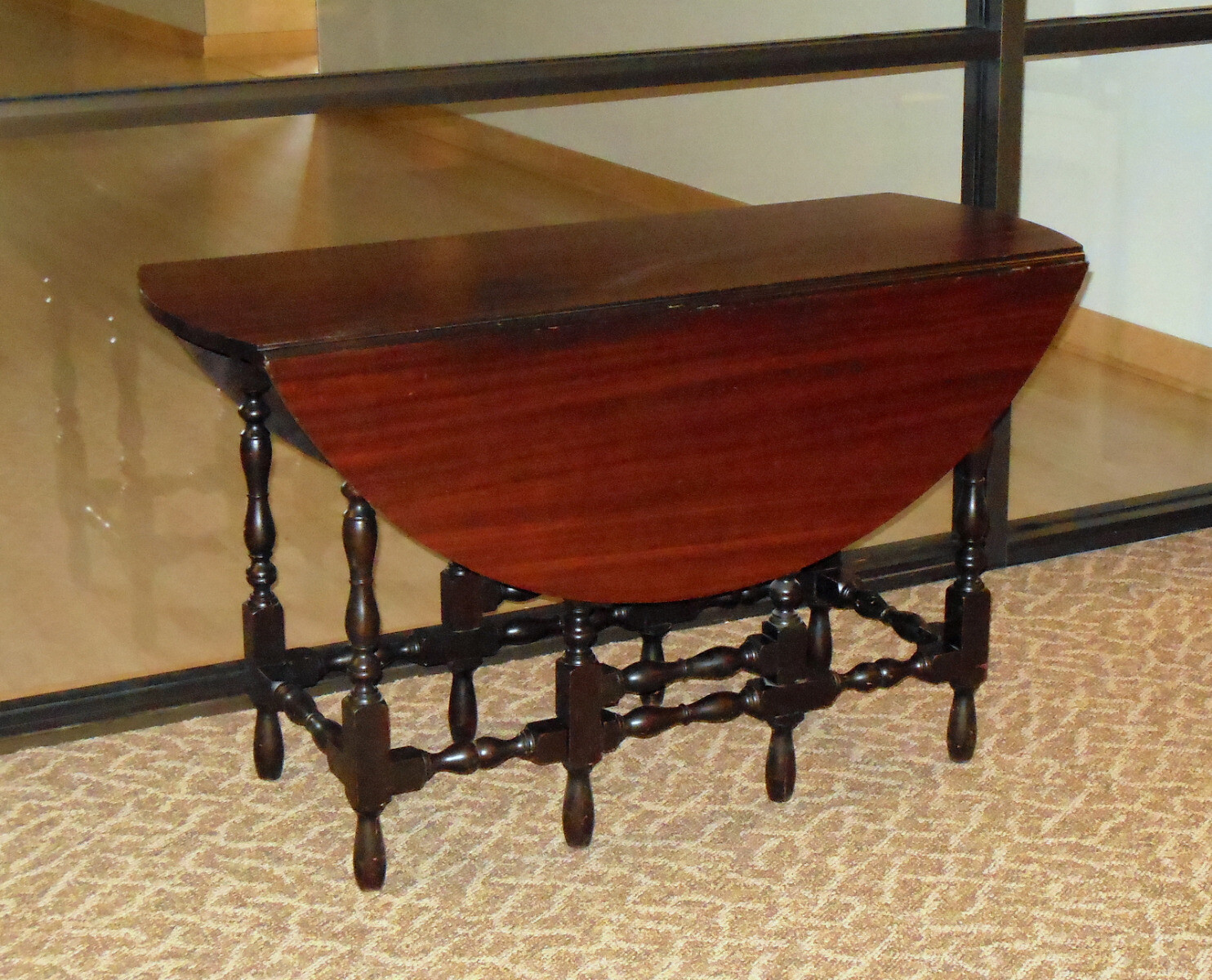 Handsome Antique Dark Mahogany Round 48" Drop Leaf Gate Leg Table w One ...