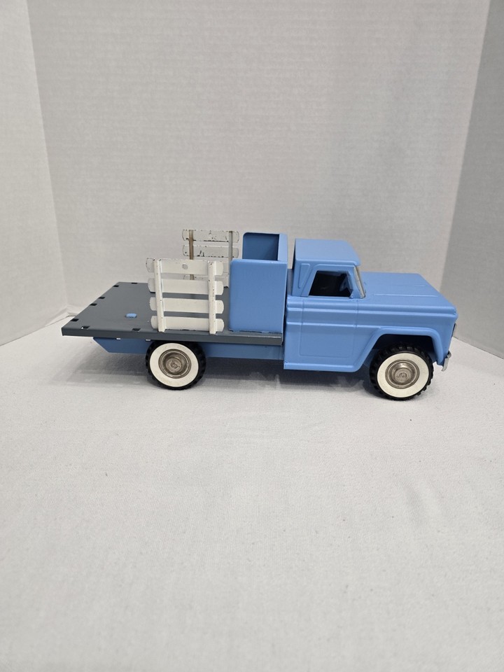 VINTAGE STRUCTO Farm LIVESTOCK STAKE BED TRUCK 1960'S-PRESSED STEEL TOY ...