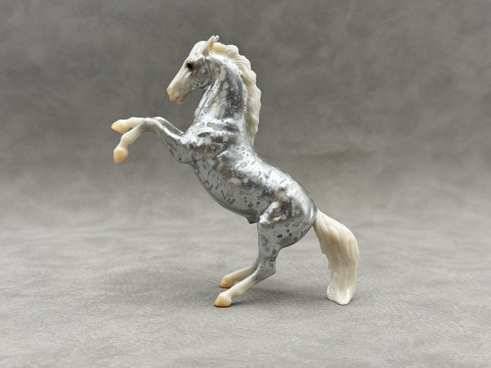 Breyer Killington And Mini Killington 2025 Winter Decorator | eBay