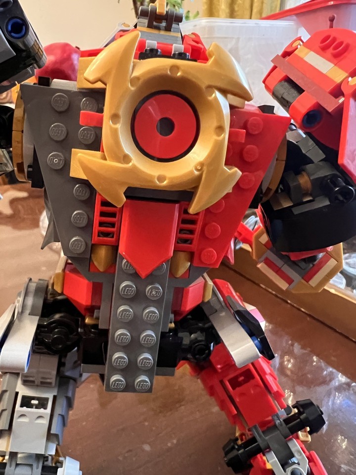 LEGO NINJAGO: Fire Stone Mech (71720) Mech with 2 Minifigs Kai and Cole ...