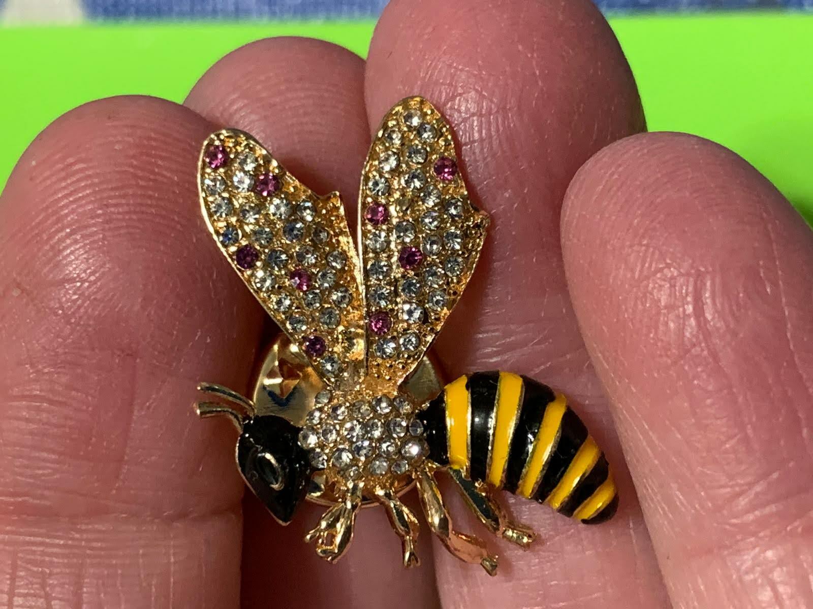 Bee Wasp Rhinestone Wings and Neck Vintage Gold Tack Pin Brooch D-5613 ...