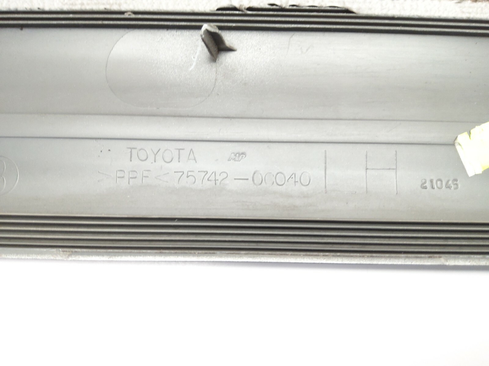 2001-2004 Toyota Sequoia body side molding silver left rear OEM 75742 ...