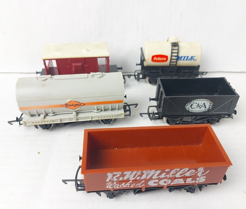 5 x Hornby Freight Wagons. OO scale. Made for Australian market. ex set ...