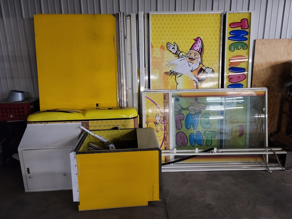 Smart The Giant Crane Wizard Claw Crane Machine Arcade HUGE Wisconsin ...