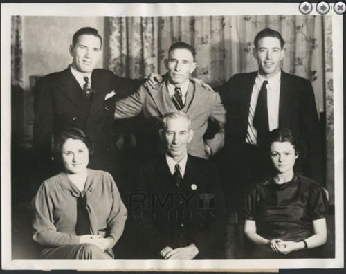 1935 Dizzy Dean, "Family of World Famous Baseball Pitcher" with Daffy ...