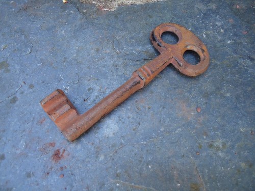 Heavy Large Iron Jail Lock Key Vintage / Metal ,Key-Theatre Film Prop ...