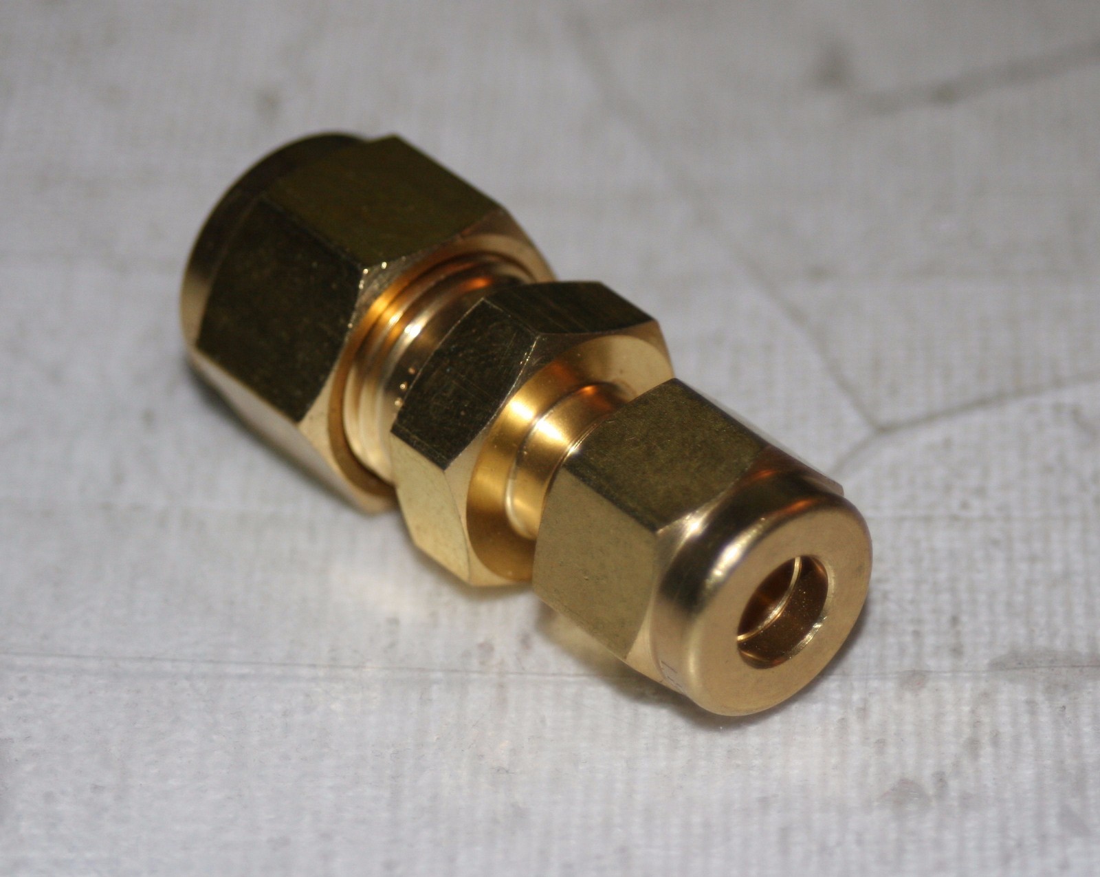 3/8" Tube x 1/4" Tube Brass Union Adapter Fitting Ham-Let Let-Lok 763L ...