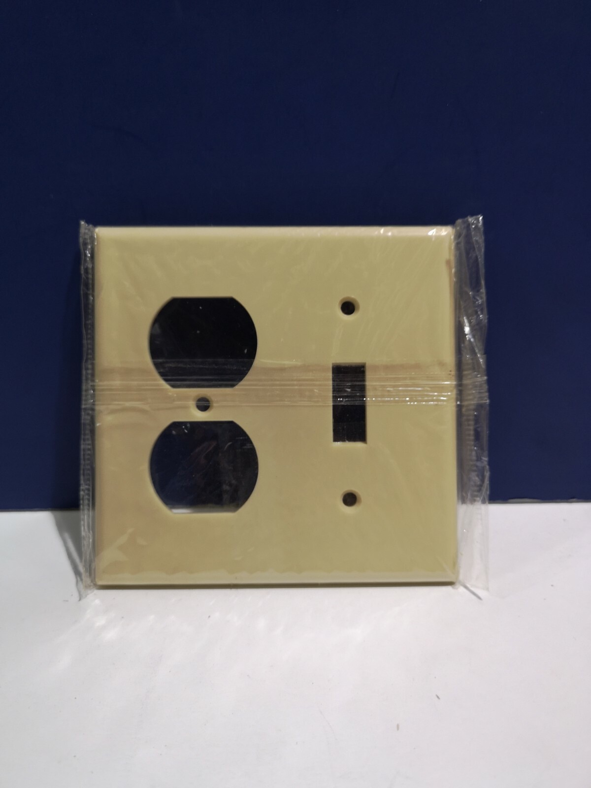2-PK Leviton IVORY 2-Gang Toggle Switch & Outlet Receptacle Wall Plate ...
