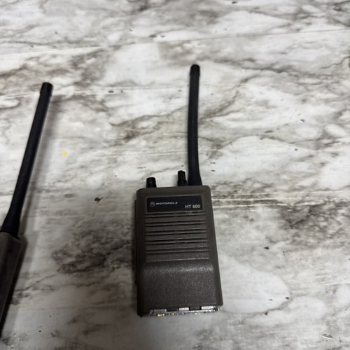 Motorola HT600 2-Way Radio H33SVU7120BN NEEDS | eBay