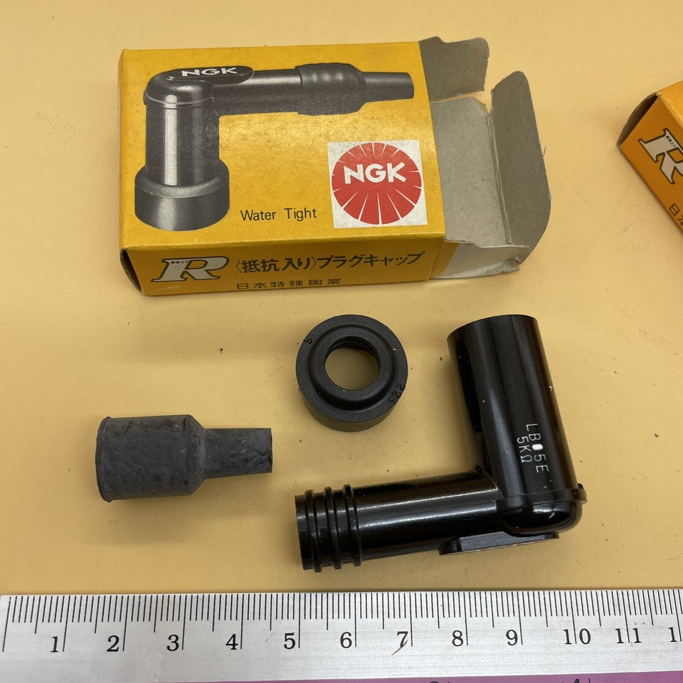 LB05E NGK Spark Plug Caps 5k Ohm Resistor 90' Right Angle NOS 161051 (2 ...