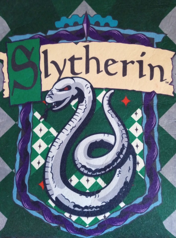 Hogwarts Harry Potter Slytherin Wizard Flag - 100% Polyester & 2 Brass ...