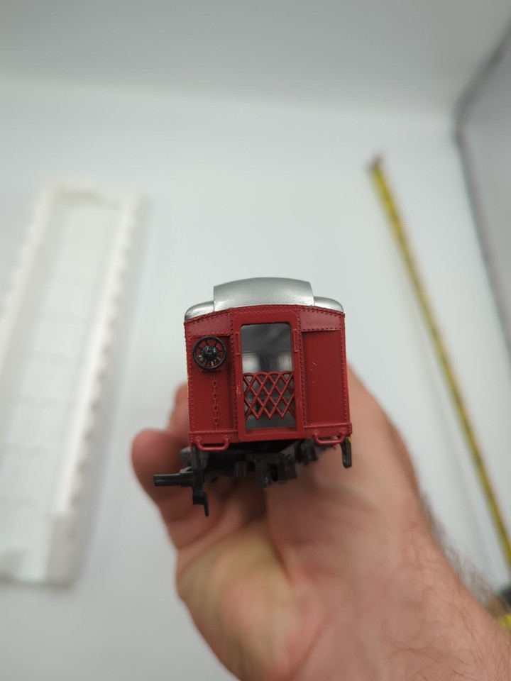 HO Scale IHC 2705 Heavyweight Pullman Diner Car, Royal American Shows ...