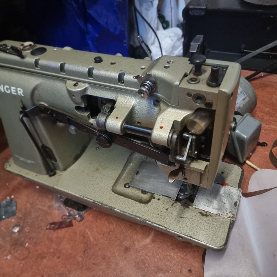 Singer 211G 256 Heavy Duty Walking Foot Needle Feed sewing machine ...
