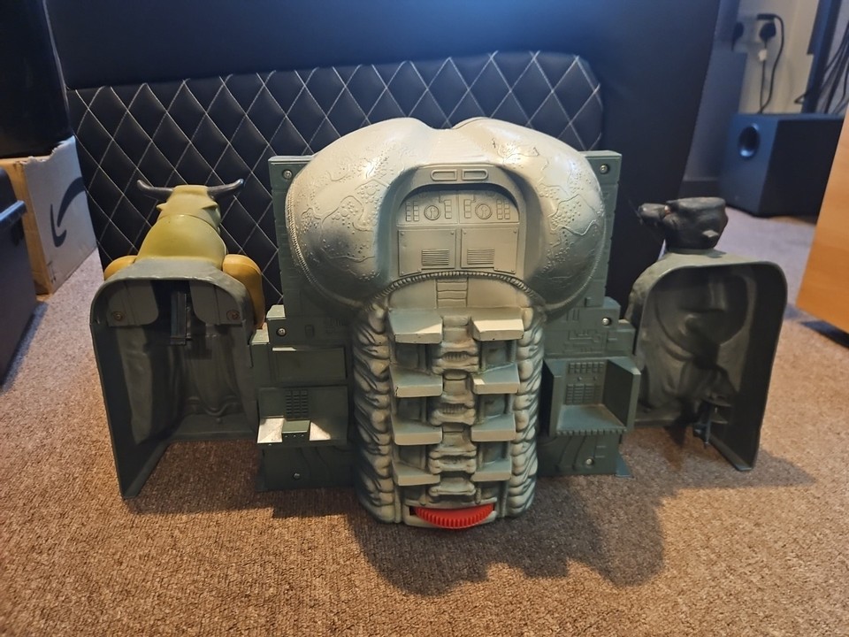 Mumm-Ra's Tomb Fortress Thundercats Playset & Mummy & Everliving Mum Ra ...