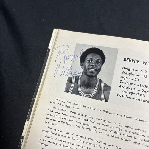 1969-70 San Diego Rockets Team Signed Auto Media Guide Pat Riley Elvin ...