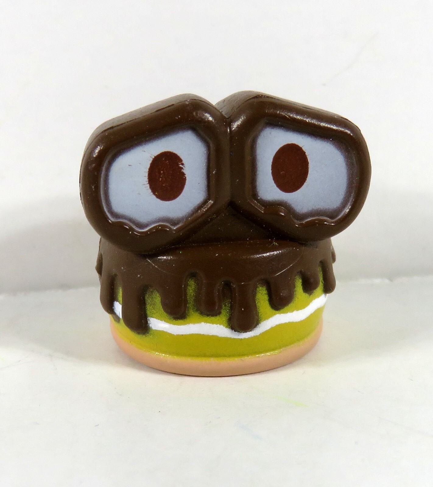 Disney Munchlings Mini Munch Series 1 Wall-E Chocolate Dipped Cake ...