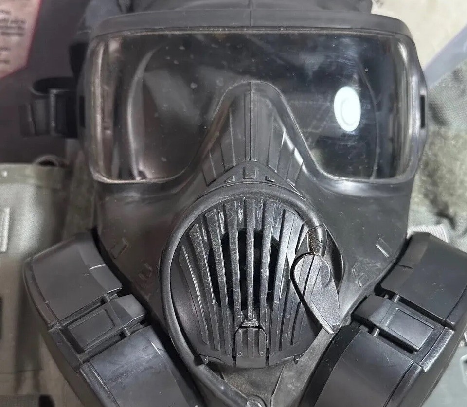AVON M50 GAS MASK W/ CARRY BAG - U.S. MILITARY / LAW ENFORCEMENT -SIZE ...