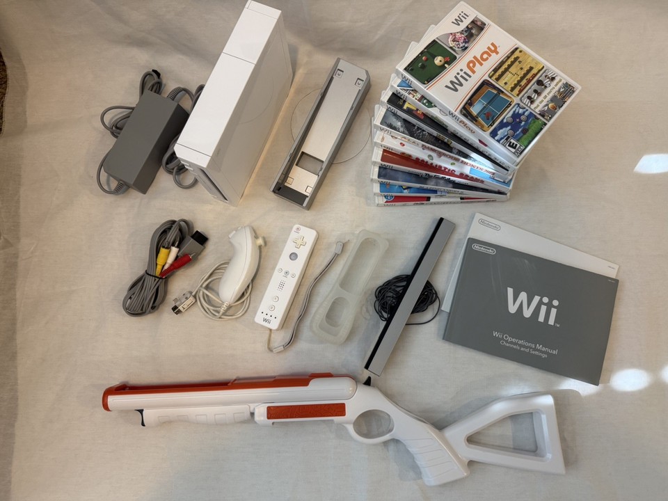 Nintendo Wii Console Bundle w/ 12 Games, Controllers RVL-001 & Gun ...
