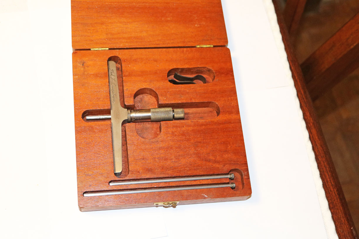 LUFKIN No. 515 0-3" Depth Gauge Micrometer Set in Original Wood Case ...
