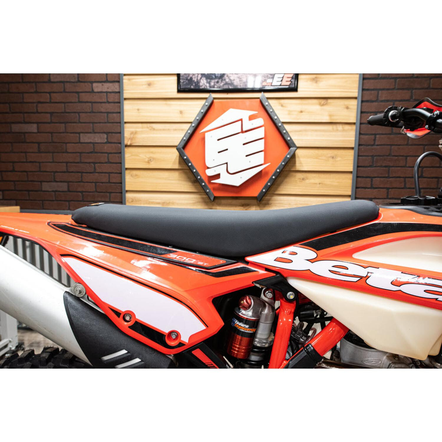 Enduro Engineering Tall Soft Complete Seat for Beta Dirt Bikes 75-4220 ...