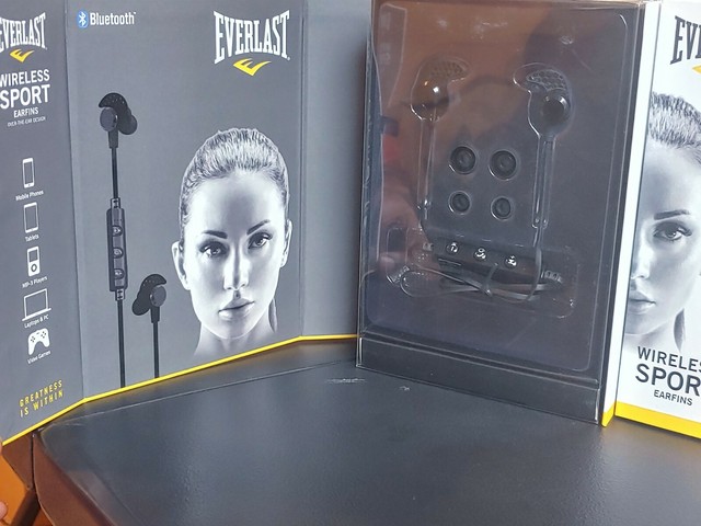 Everlast Bluetooth Wireless Sports Earfin Earbuds Hands- Mic for sale ...