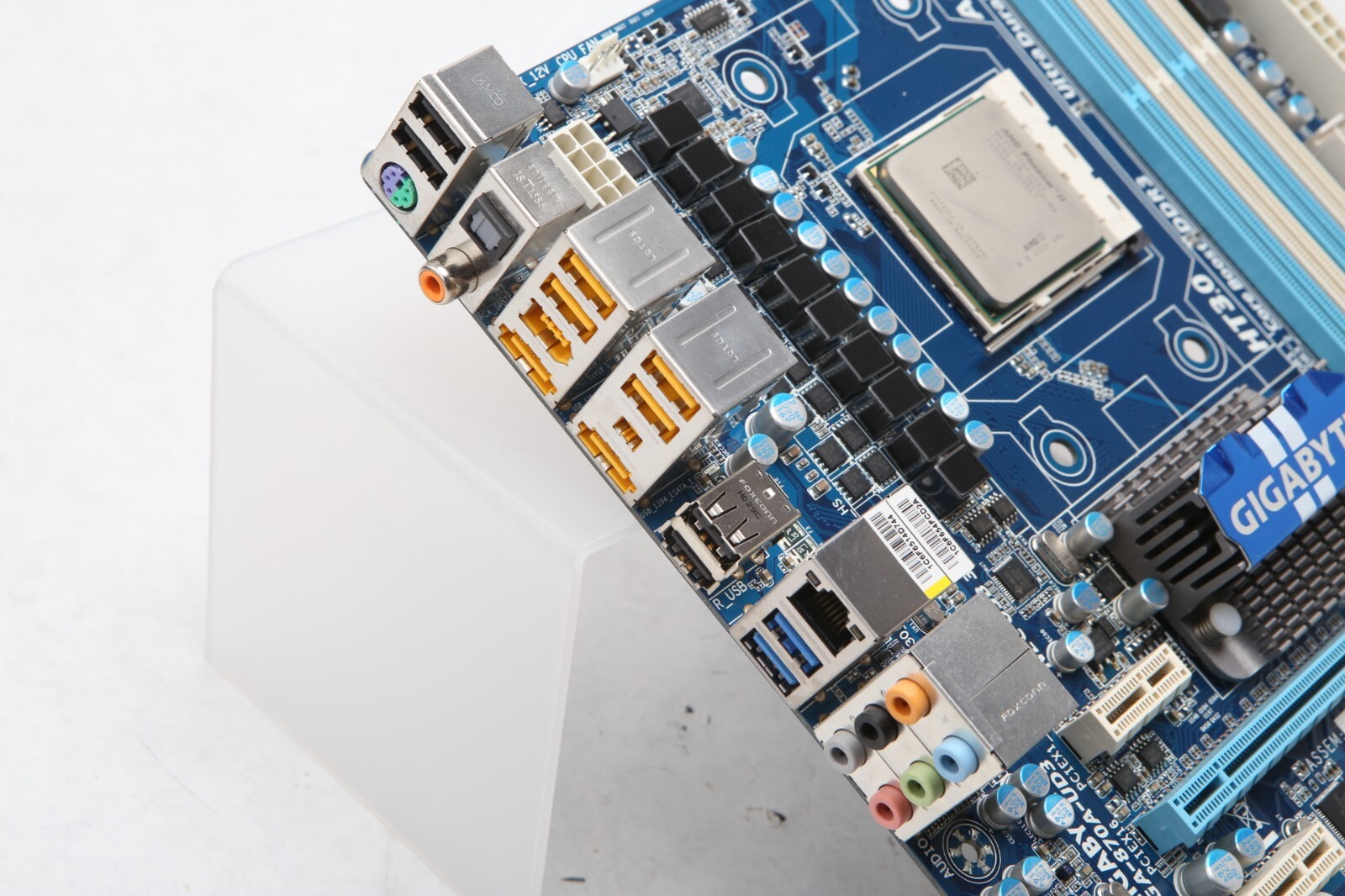 Gigabyte GA-870A-UD3 AMD ATX Motherboard + AMD Phenom II X6 1055T 2 ...