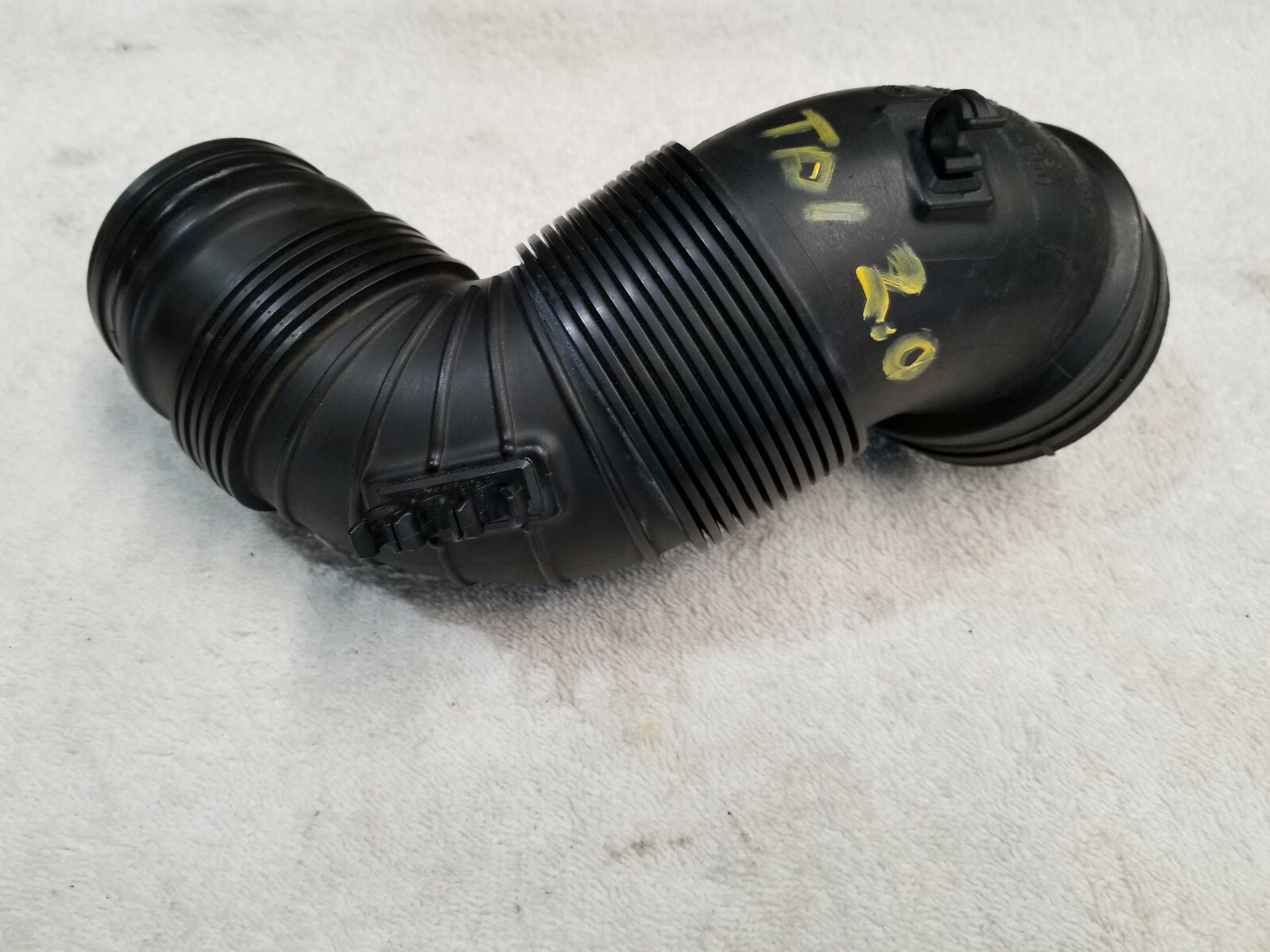 2009 Volkswagen MK5 Jetta 2.0L TDI Diesel Air Intake Hose 1K0 129 654 ...