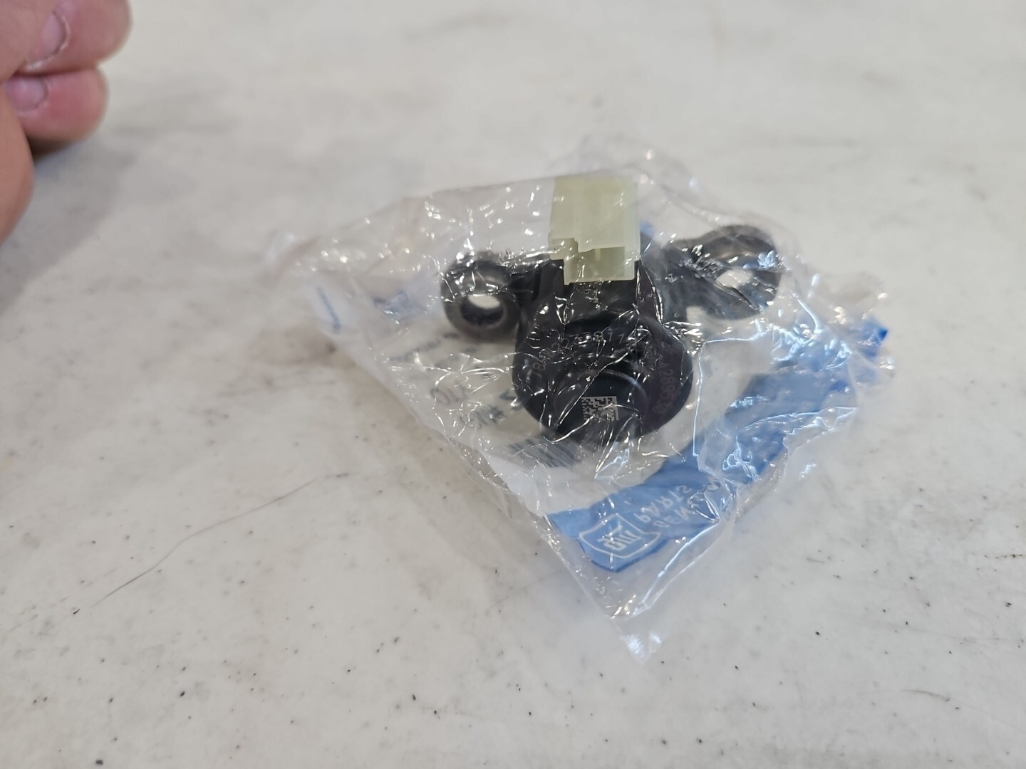 Automatic Transmission Shifter Solenoid – GM (24289530)OEM GM Automatic ...