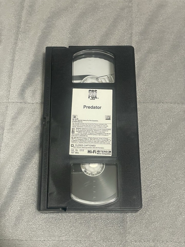 Predator - Vintage 1988 VHS Tape Movie - Arnold Schwarzenegger - CBS ...