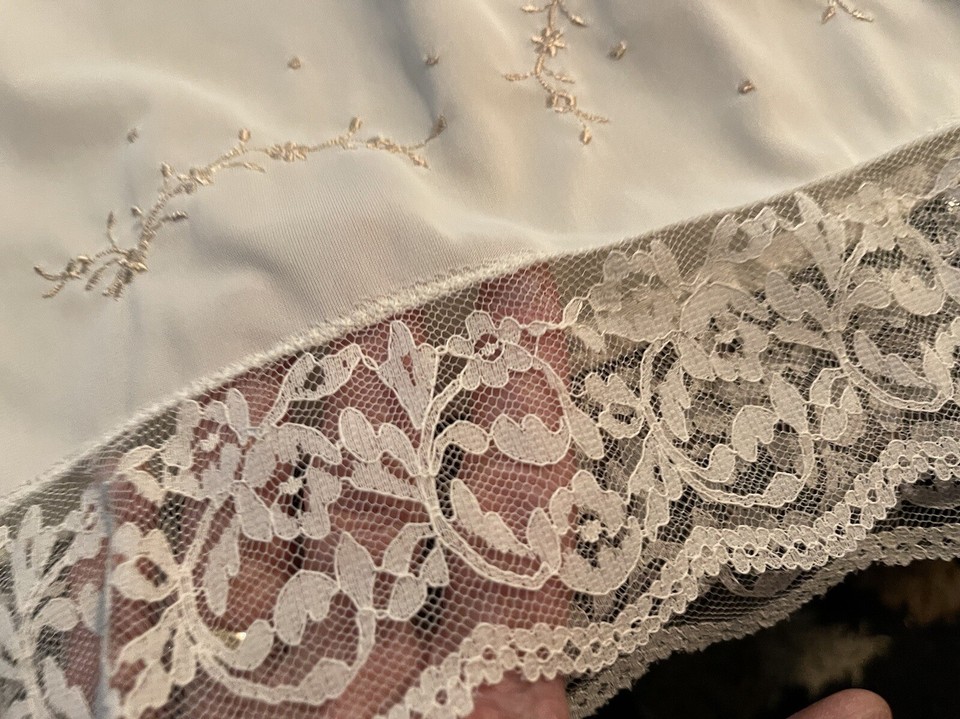 VINTAGE VAL MODE EMBROIDERED HALF SLIP! SIZE MEDIUM | eBay