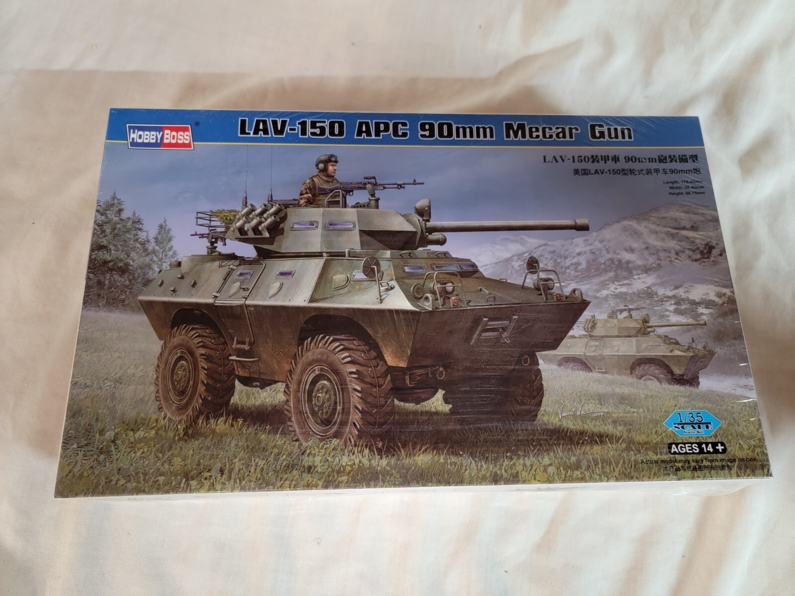 HobbyBoss 1/35 Model Military Tank Kit Lav-150 APC 90mm Mecar Gun 82421 ...