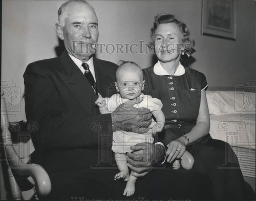 1956 Press Photo Coke Stevenson with his wife Marguerite and daughter ...