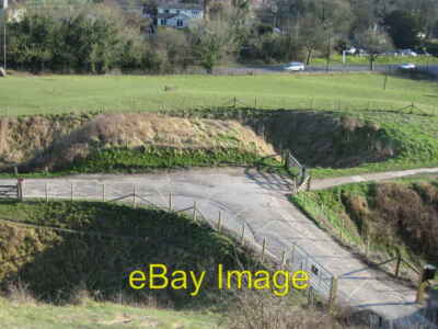 Photo 6x4 Narrow approach track to Old Sarum Salisbury Looking down ...