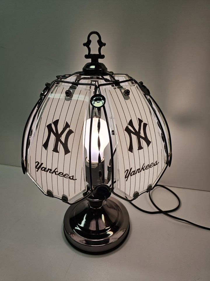 New York Yankees Vintage Glass Panel Touch Desk Lamp - Tested And ...
